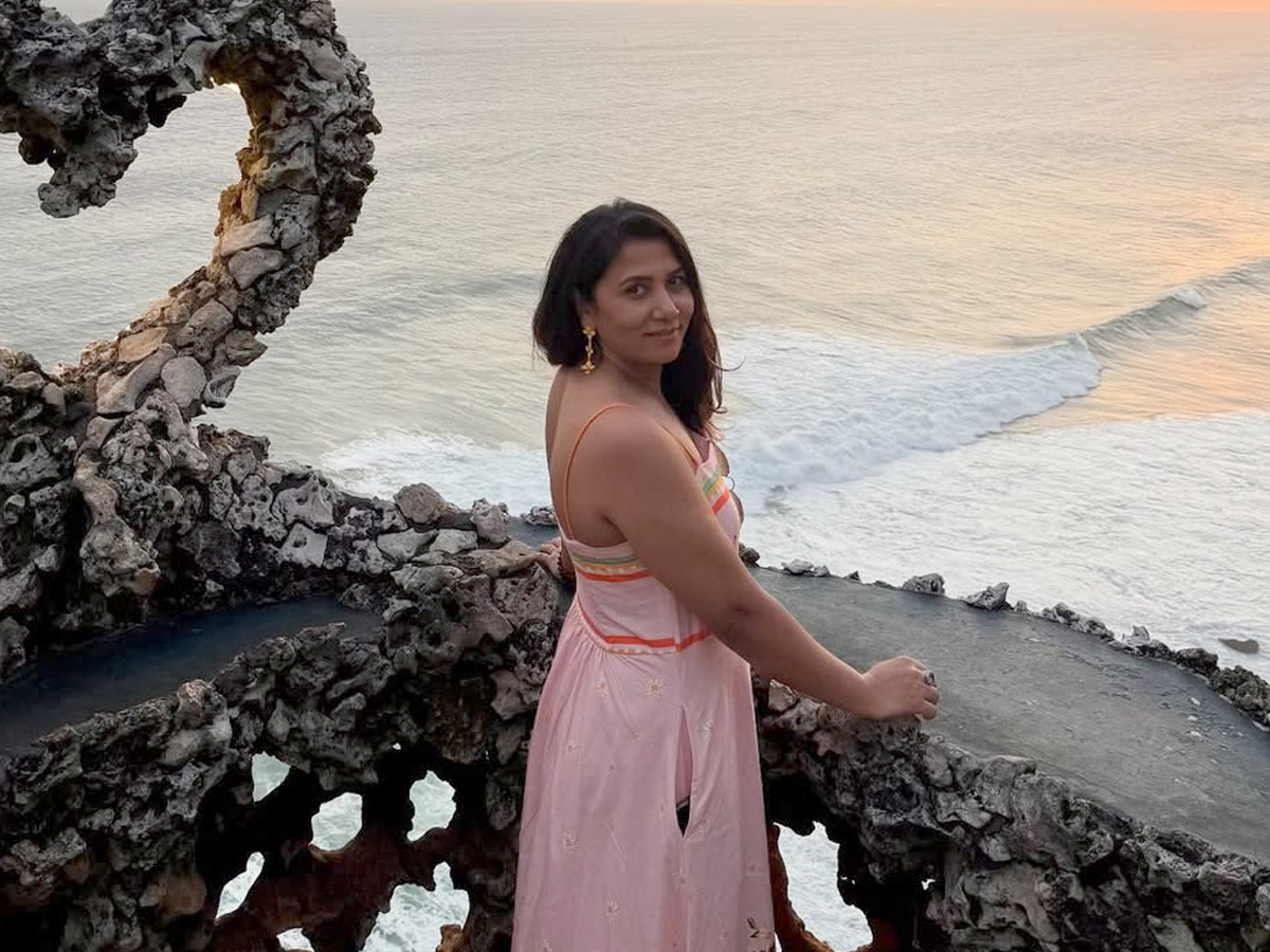 పెళ్లయి 16 ఏళ్లు.. సుకుమార్ భార్య ఎమోషనల్ (ఫొటోలు) | Director Sukumar And His wife Thabitha ...